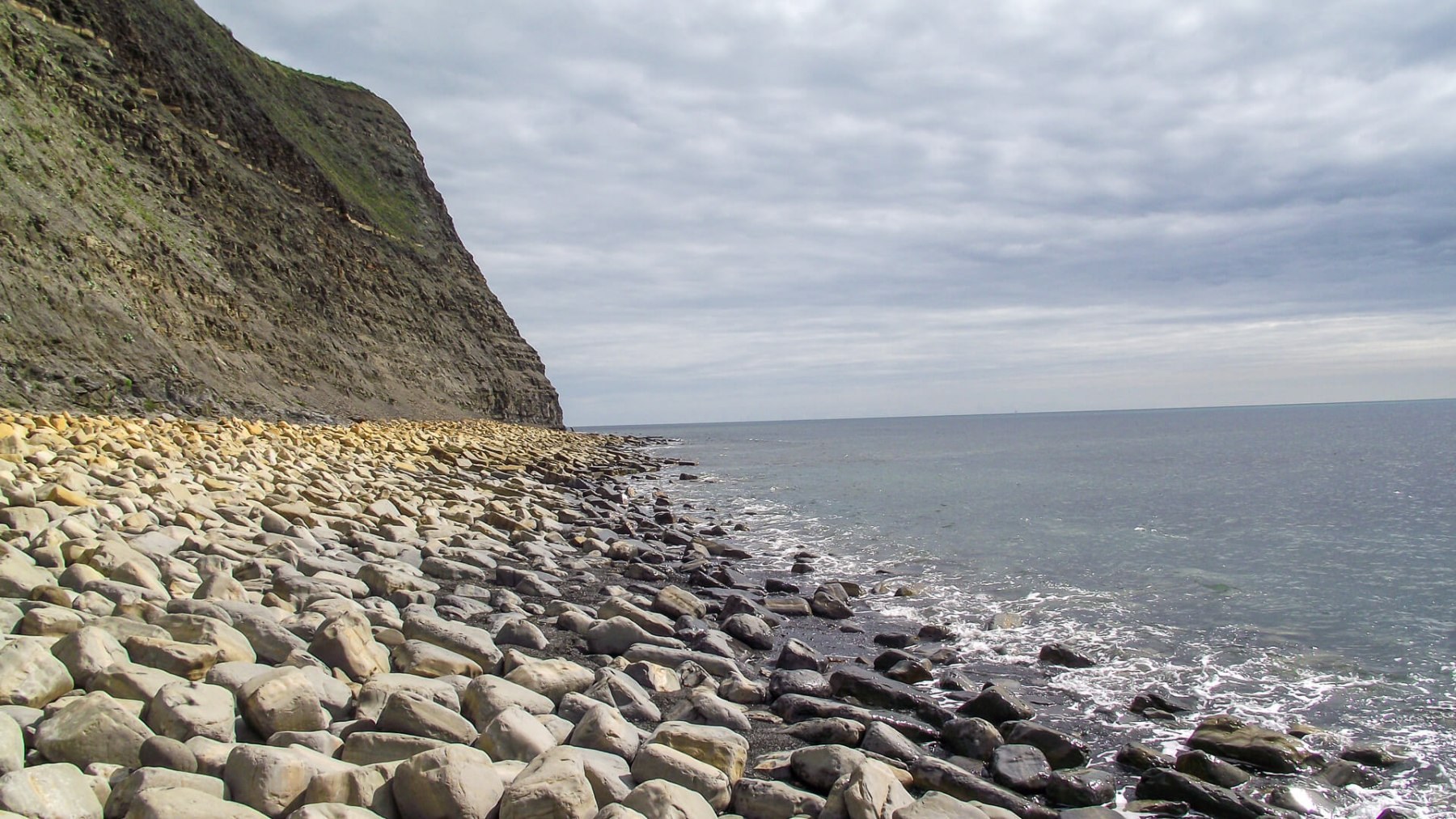 How to Spend a Day at Kimmeridge Bay - ViewBritain.com