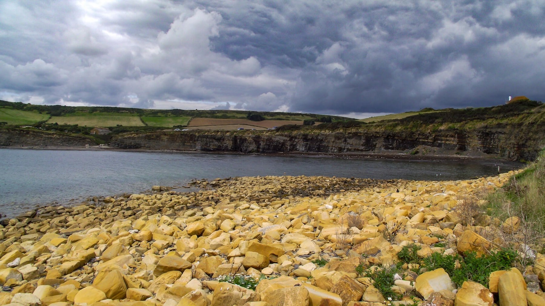How to Spend a Day at Kimmeridge Bay - ViewBritain.com