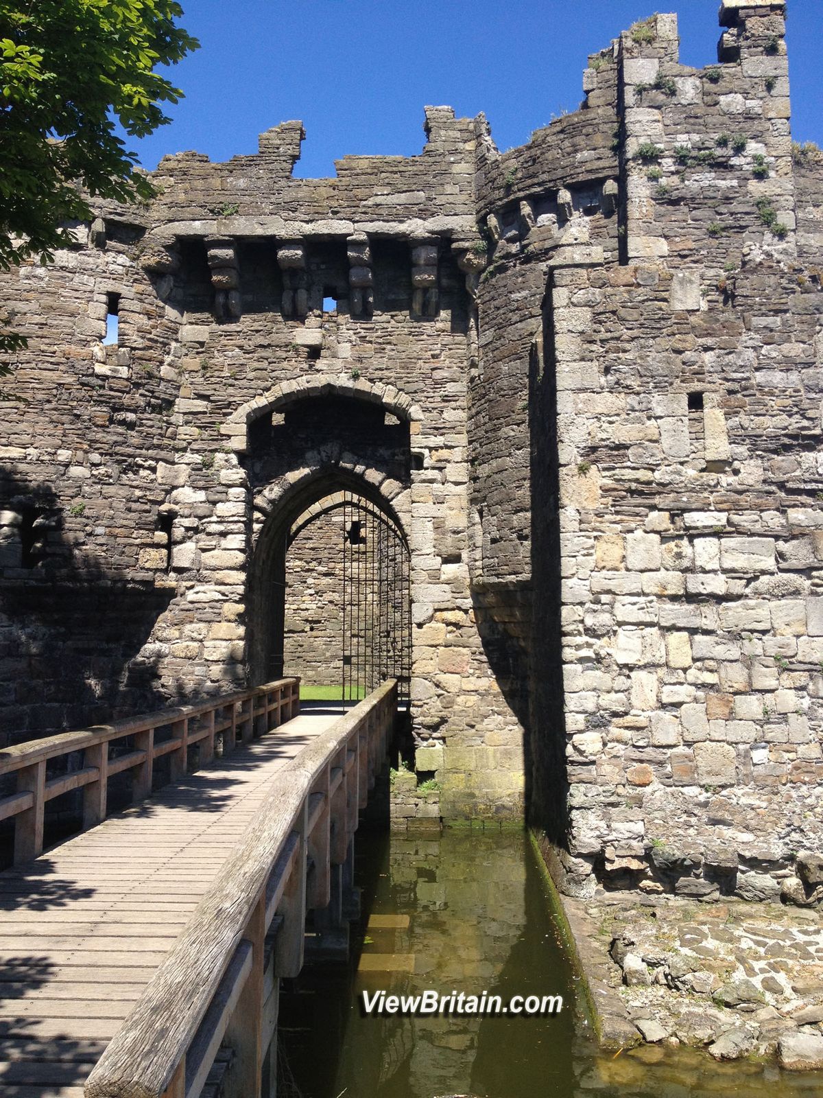 Beaumaris Castle details - Medieval Castle Layout, Design & Defence ...