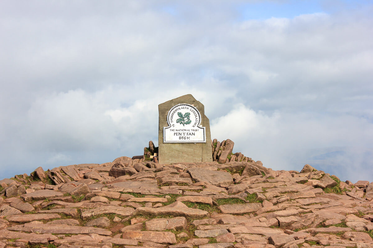 A Guide to Climbing Corn DU and Pen y Fan Mountains - ViewBritain.com